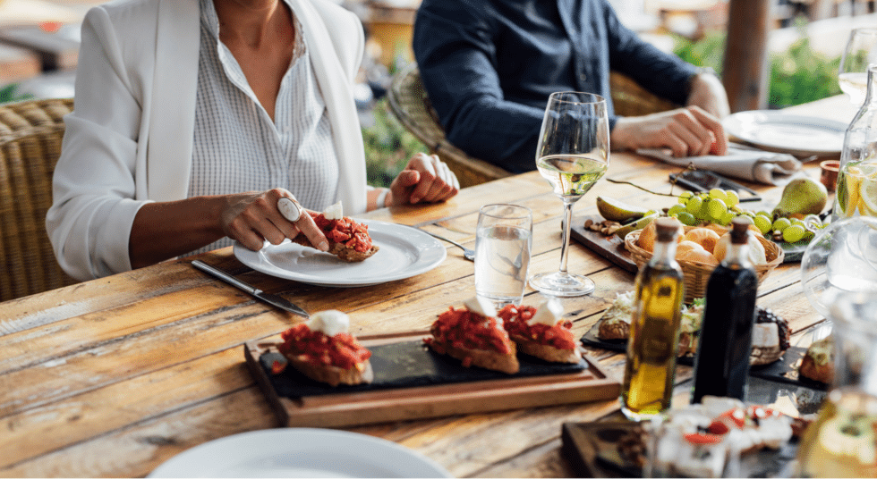 Healthiest Lunch Options when Eating Out | The Biting Truth